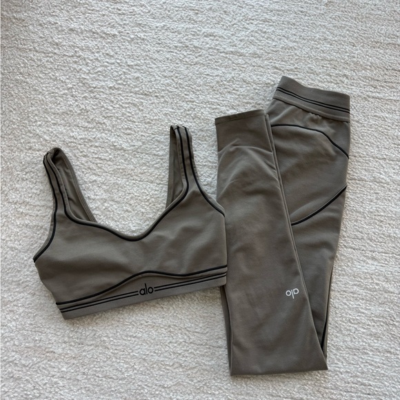 ALO Yoga | Pants & Jumpsuits | Alo Airbrush Heart Throb Set | Poshmark
